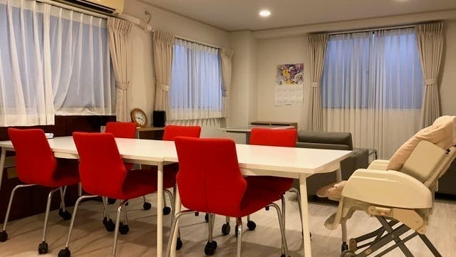 キッチン付きリビングダイニング!ワークショップ、ママ会、会議利用などに!の写真3