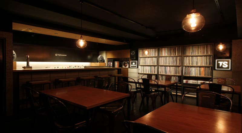 【新宿駅 徒歩8分　代々木駅 徒歩4分】映像・プロジェクター・音楽・DJを使ったパーティ・イベントに最適！楽器の演奏も可能！
