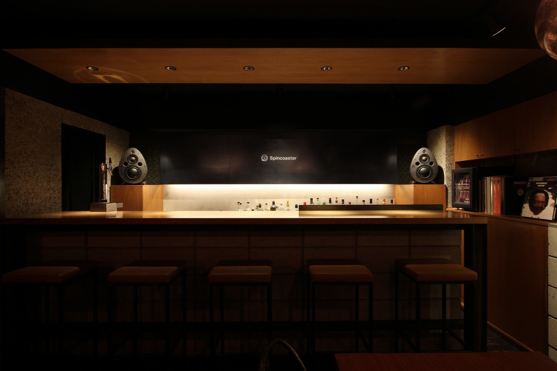 【新宿駅 徒歩8分　代々木駅 徒歩4分】映像・プロジェクター・音楽・DJを使ったパーティ・イベントに最適！楽器の演奏も可能！の写真8