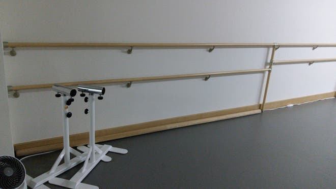 ダンス用リノリウム床、鏡、バレエバーあり。東所沢駅徒歩2分! タントタンツダンススタジオの写真4