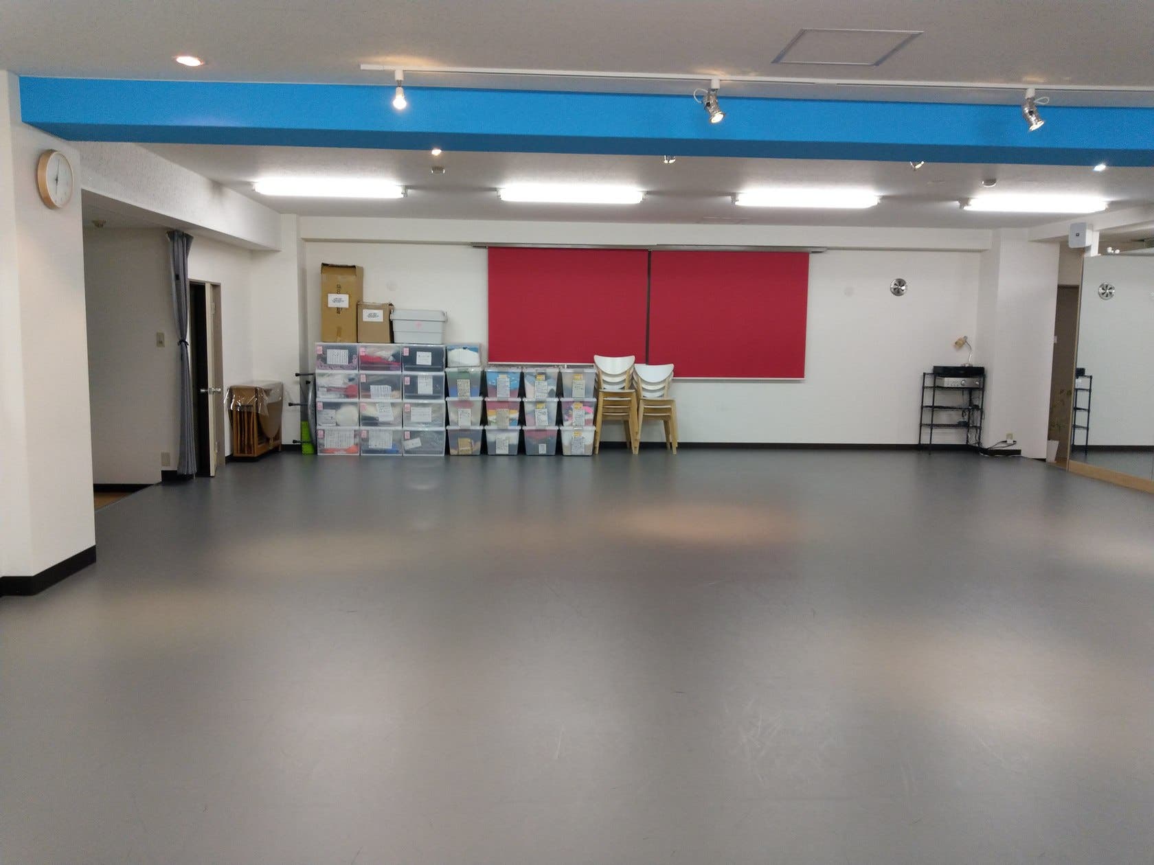 ダンス用リノリウム床、鏡、バレエバーあり。東所沢駅徒歩2分！　タントタンツダンススタジオの写真11