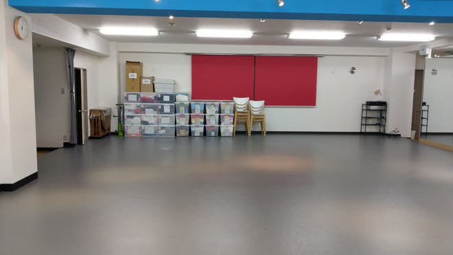 ダンス用リノリウム床、鏡、バレエバーあり。東所沢駅徒歩2分! タントタンツダンススタジオの写真11