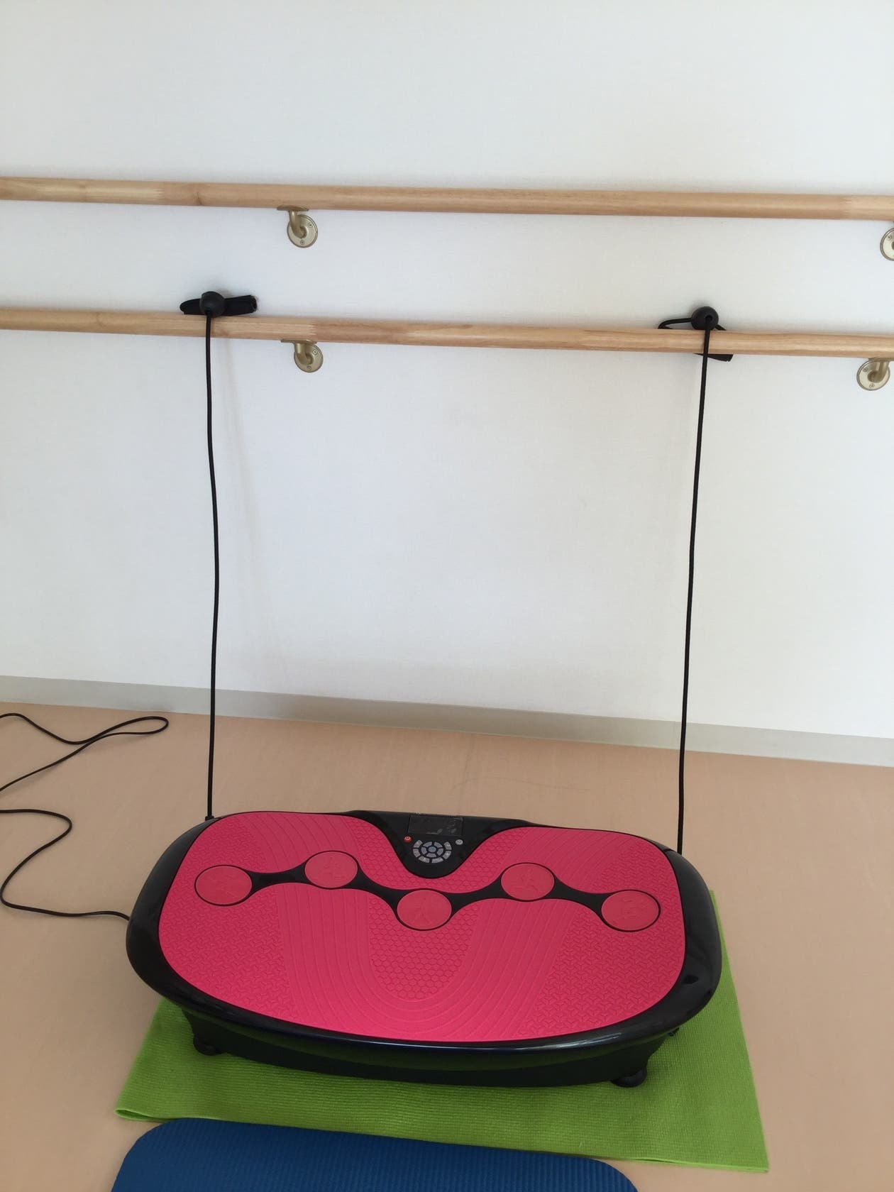 鏡もありダンス、バレエ、学芸会の練習などに自由に使用可能。ワークショップ、教室、セミナーなどにの写真5