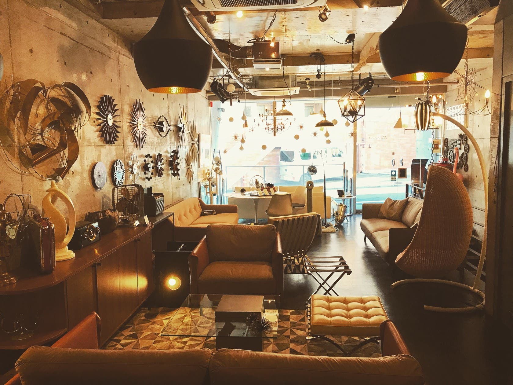 【中目黒・祐天寺】家具屋をスタジオに！ここでは人も芸術品。圧巻の雰囲気のインテリアスペースの写真8