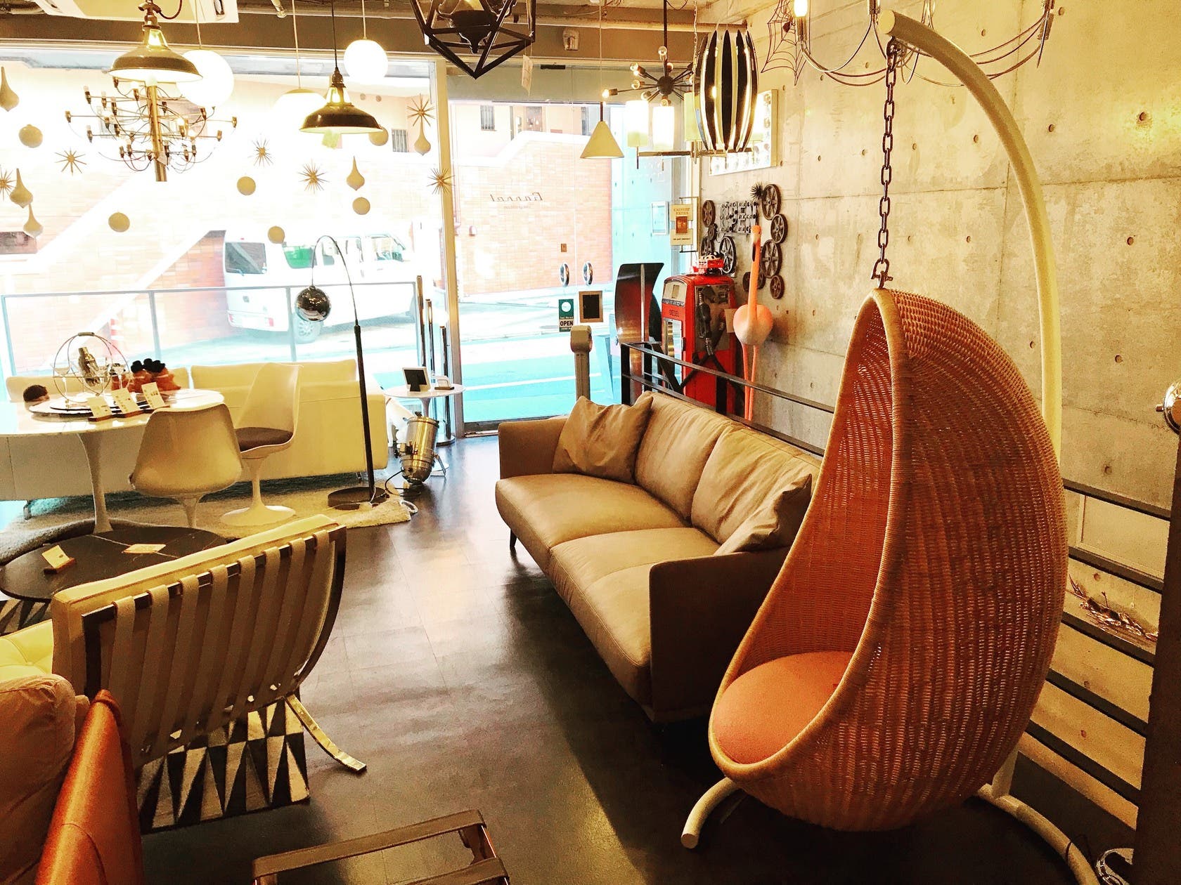 【中目黒・祐天寺】家具屋をスタジオに！ここでは人も芸術品。圧巻の雰囲気のインテリアスペースの写真11