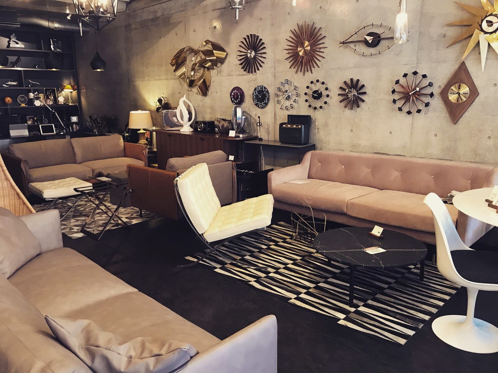 【中目黒・祐天寺】家具屋をスタジオに！ここでは人も芸術品。圧巻の雰囲気のインテリアスペースの写真10