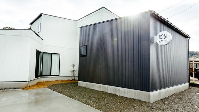 自分で本格的なスタジオ撮影ができます。ヘアメイクスペース完備で安心!専門的な機材などレンタル可能。の写真9