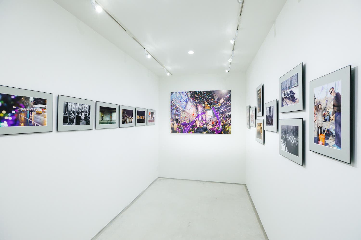 自分で本格的なスタジオ撮影ができます。ヘアメイクスペース完備で安心！専門的な機材などレンタル可能。の写真10