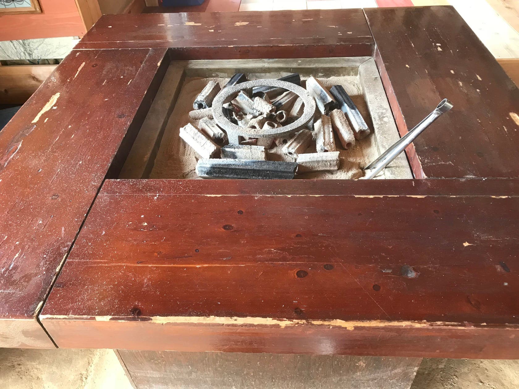 囲炉裏テーブル  炭付き（炭熾し器0,5杯分）の画像1