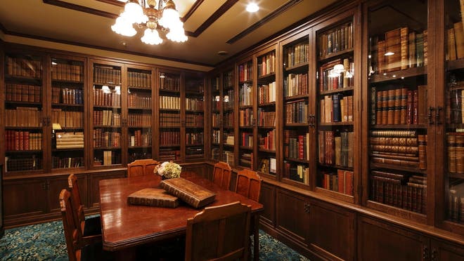 【神保町駅徒歩30秒/128平米 / ¥23,400/1h~】CM・雑誌多数実績。1902年創業・国内最大級の老舗ブックストアの写真1