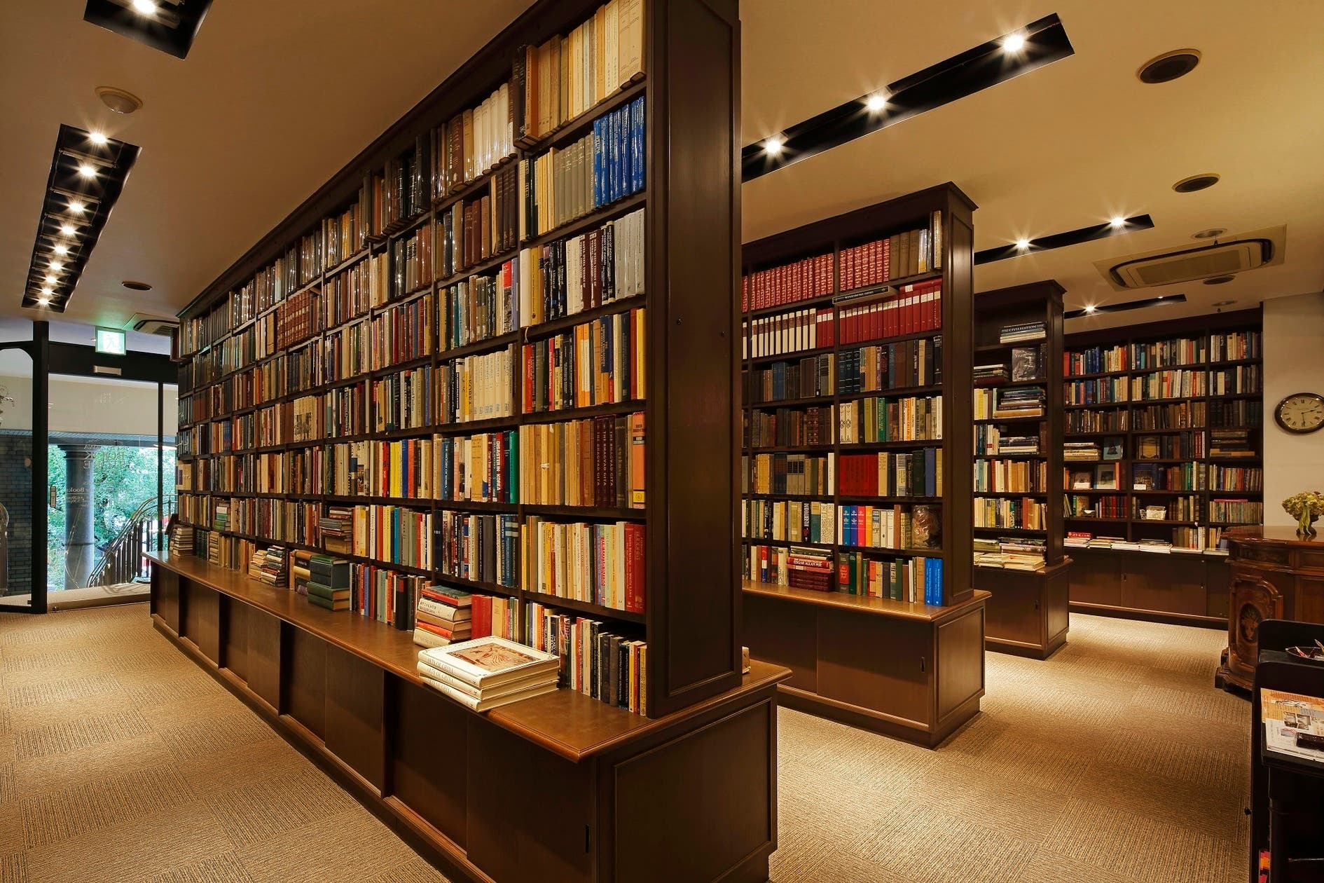 【神保町駅徒歩30秒/128平米 / ¥23,400/1h~】CM・雑誌多数実績。1902年創業・国内最大級の老舗ブックストアの写真4