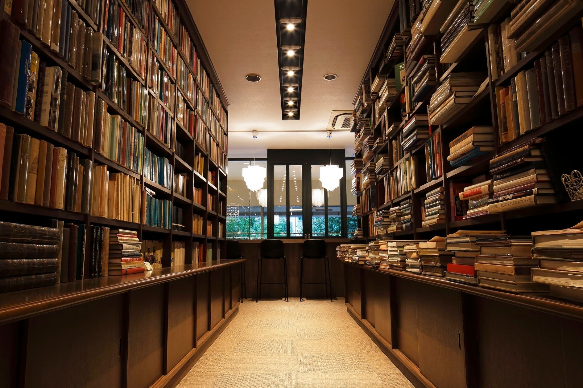 【神保町駅徒歩30秒/128平米 / ¥23,400/1h~】CM・雑誌多数実績。1902年創業・国内最大級の老舗ブックストアの写真5