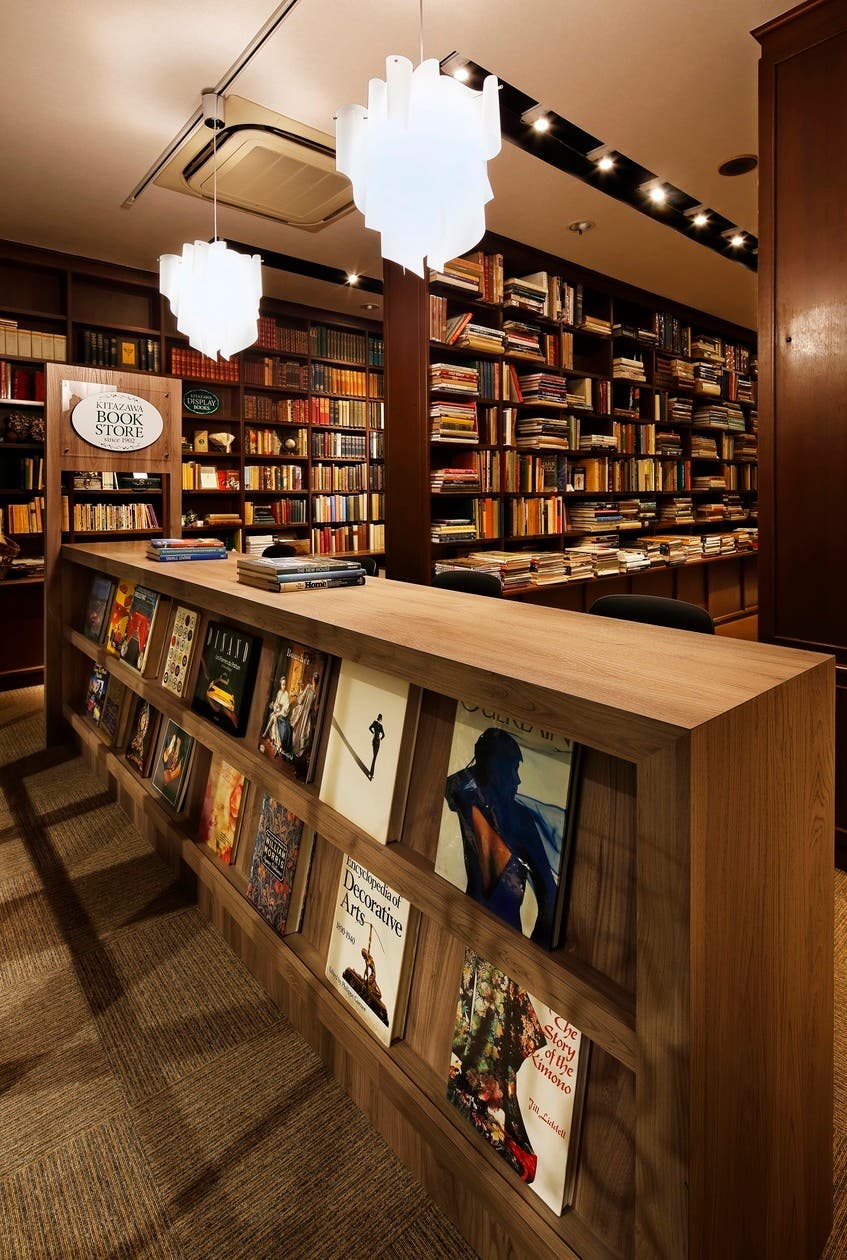 【神保町駅徒歩30秒/128平米 / ¥23,400/1h~】CM・雑誌多数実績。1902年創業・国内最大級の老舗ブックストアの写真6