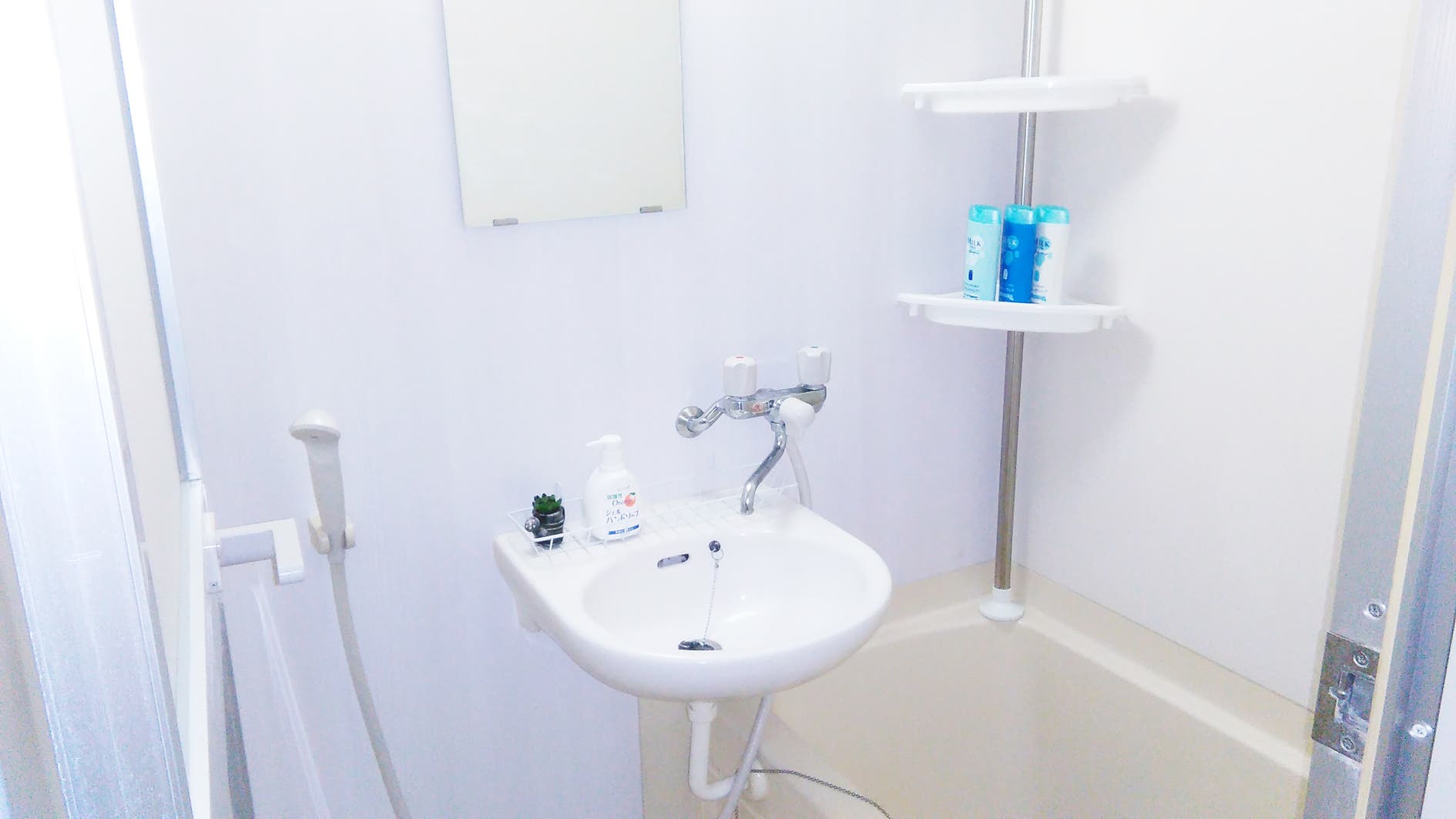 東新宿駅から徒歩30秒　特大まったりスペース/最大6名/空気清浄機ありの写真10