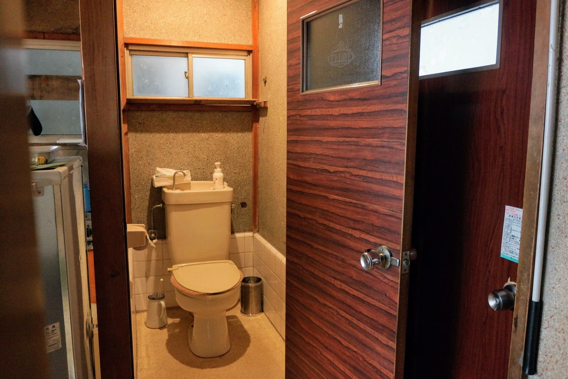 商店街に面した喫茶店（営業中）の軒下スペース。フリマ、野菜販売などに！の写真9