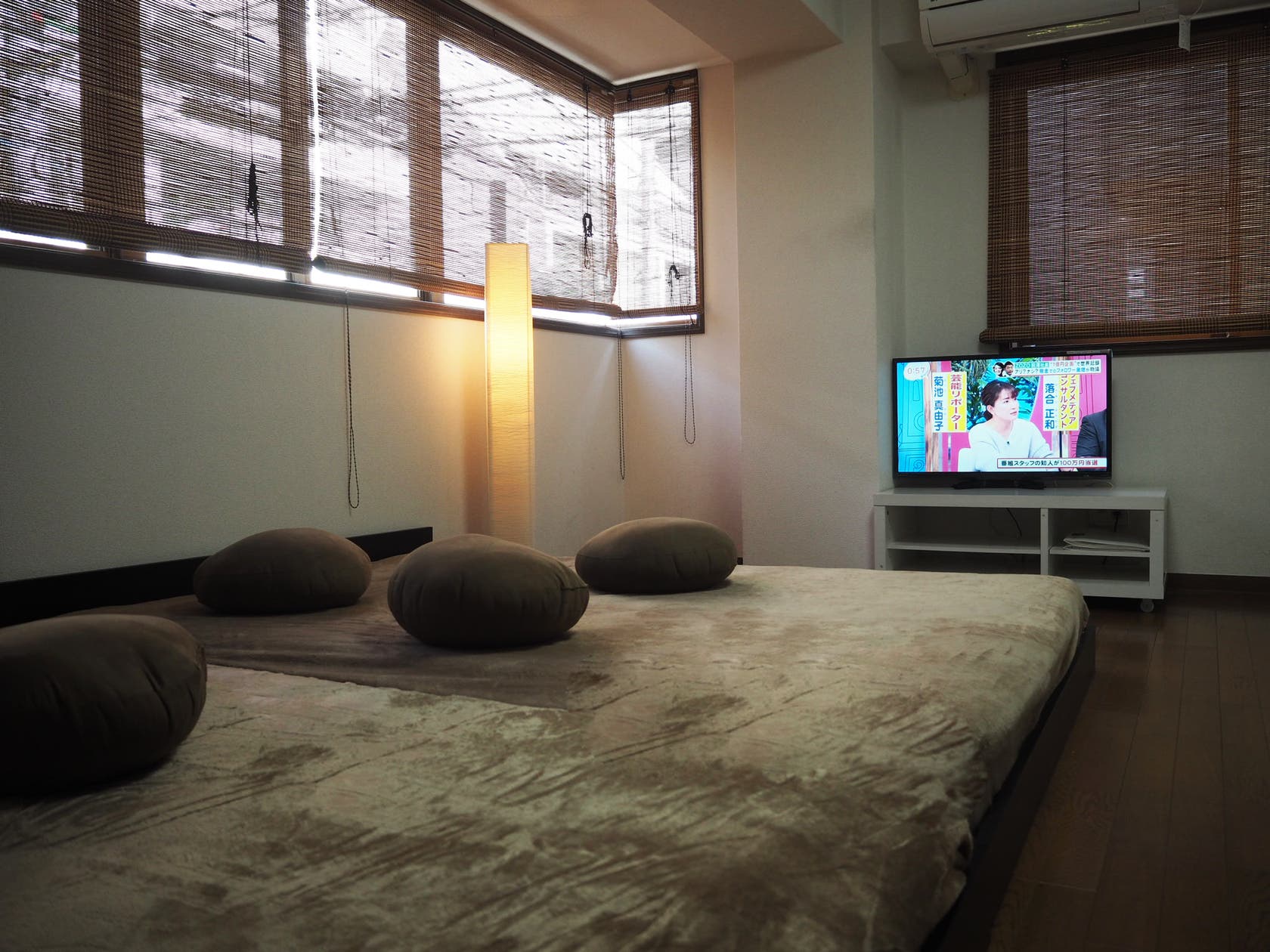 東新宿駅から徒歩30秒　特大まったりスペース/最大6名/空気清浄機ありの写真4