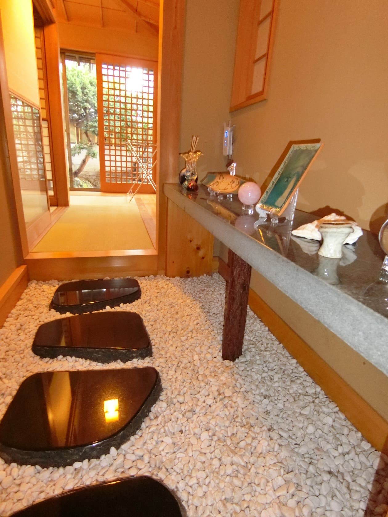 セラピー専用ルーム「アロマ、整体、リラクゼーションなど」電動ベットの写真8