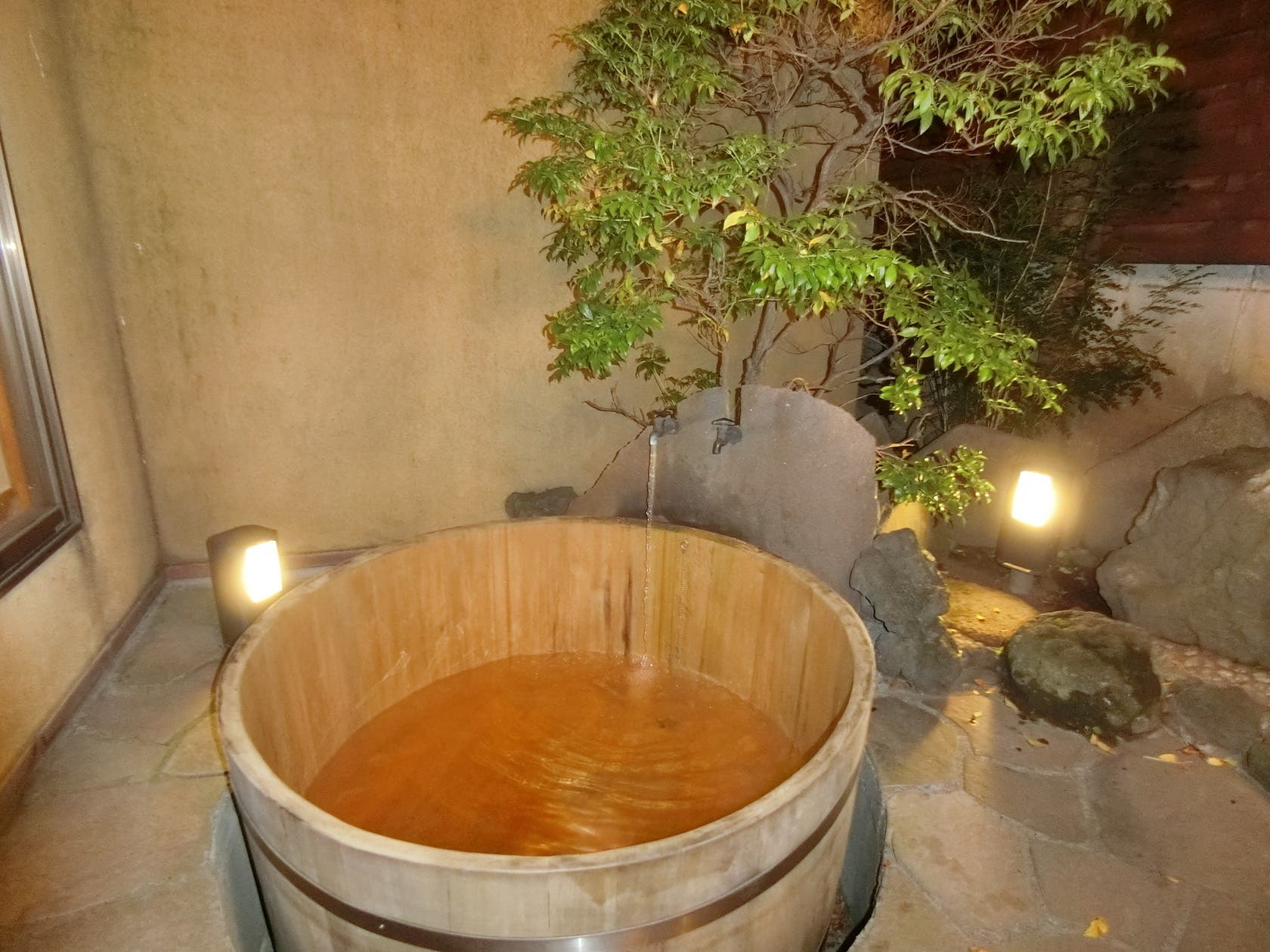 セラピー専用ルーム「アロマ、整体、リラクゼーションなど」電動ベットの写真11