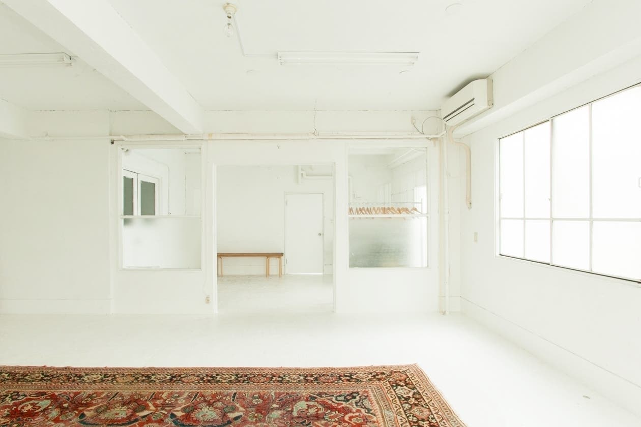 目黒 五反田 不動前 白ペンキ仕上げ  大判ペルシャ絨毯 格安プランあり　ハウススタジオの写真9