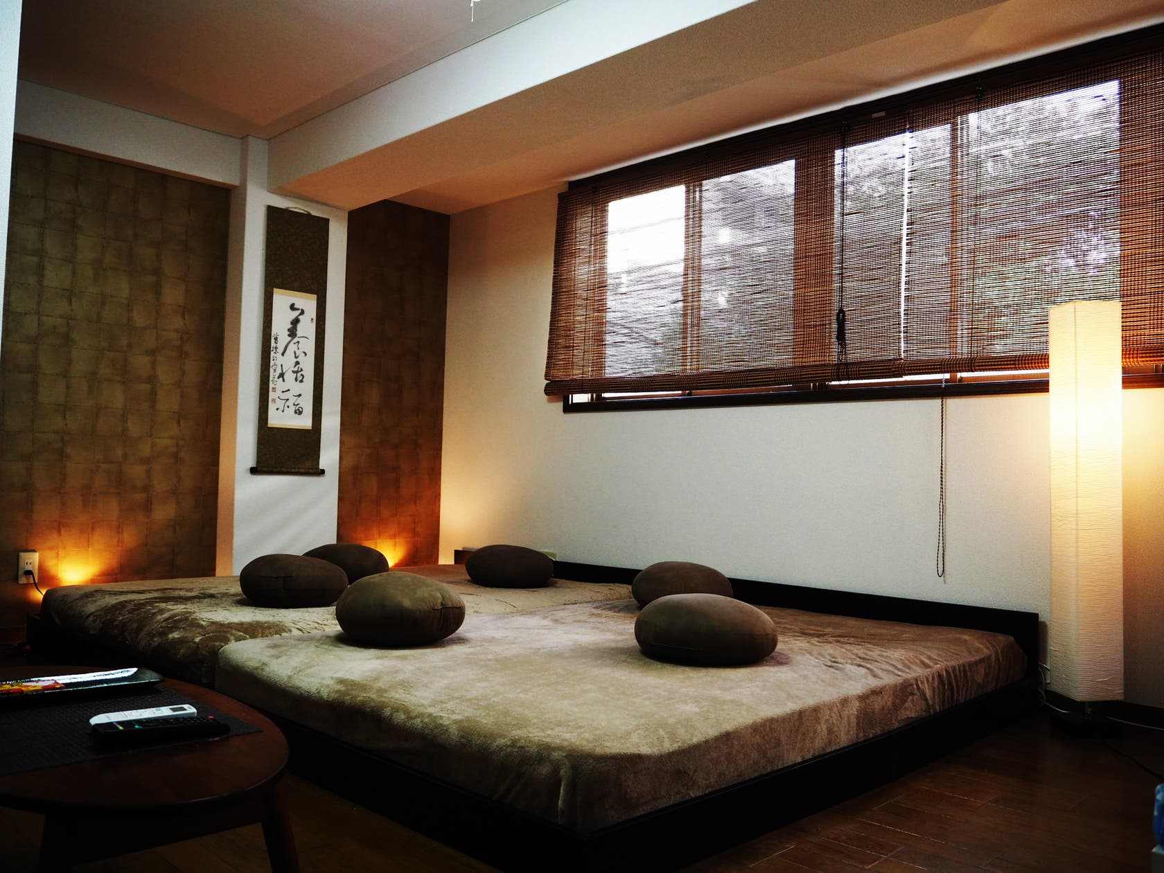 東新宿駅から徒歩30秒　特大まったりスペース/最大6名/空気清浄機ありの写真1