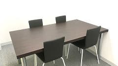 63G【梅田駅・大阪駅前ビル】最大4人/Wi-Fiあり/研修/会場/セミナー会場/勉強会/講習/講座/会議室の写真1