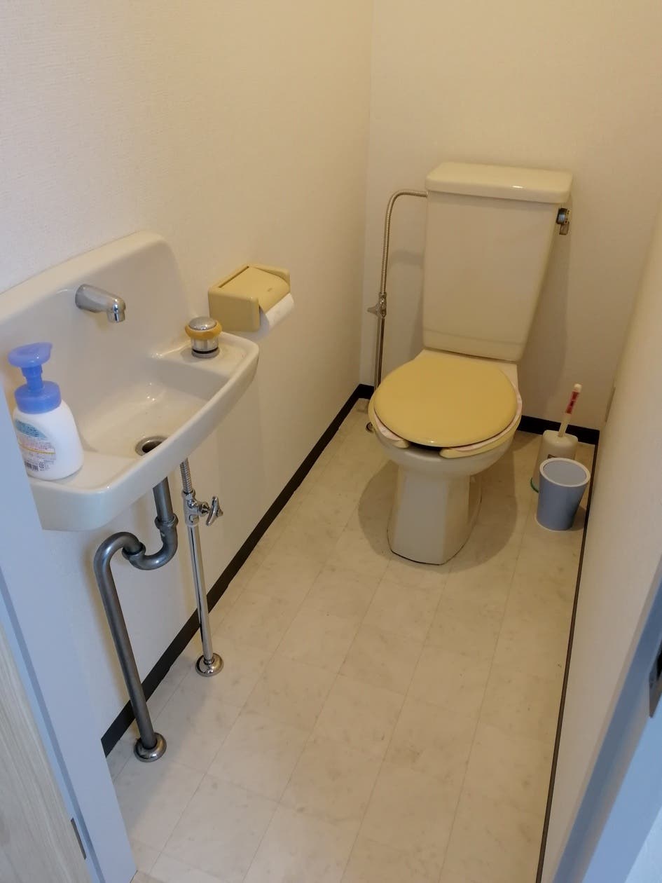 アップライトピアノ、窓に大きなホワイトボード有り！少人数でのご利用に最適。の写真6