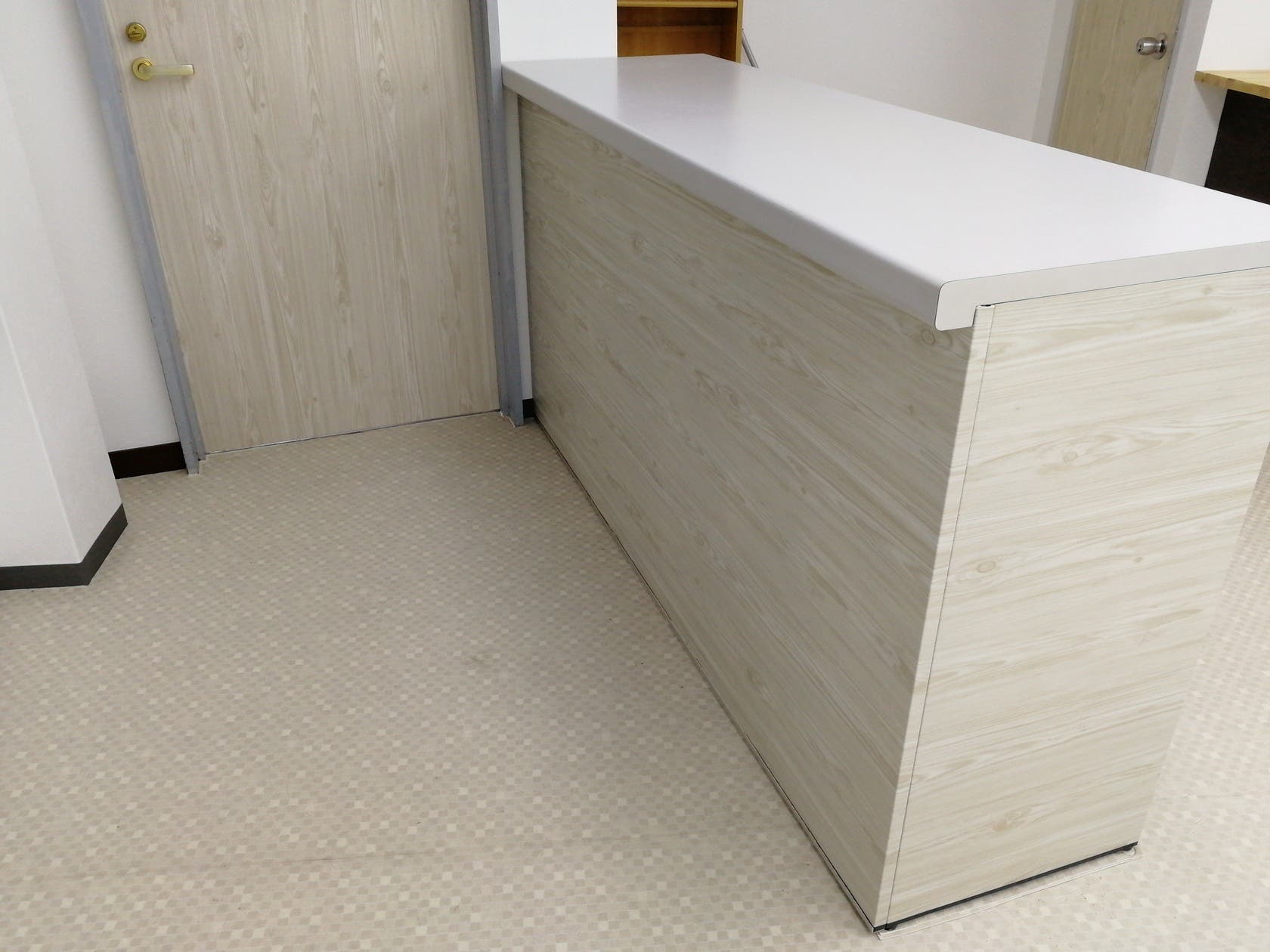 アップライトピアノ、窓に大きなホワイトボード有り！少人数でのご利用に最適。の写真9