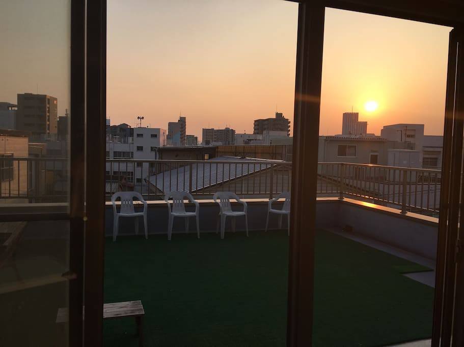 フリースペースのlivingと繋がるおおきなバルコニーの写真7