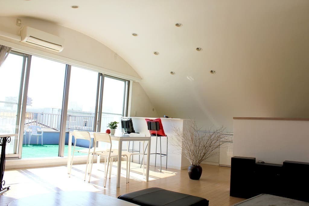 フリースペースのlivingと繋がるおおきなバルコニーの写真16