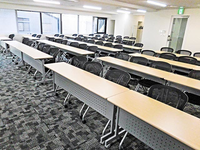 新橋・虎ノ門　65名収容貸し会議室　備品無料！セミナー・研修に！の写真5