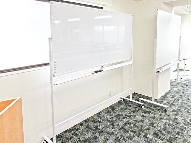 新橋・虎ノ門　65名収容貸し会議室　備品無料！セミナー・研修に！の写真8