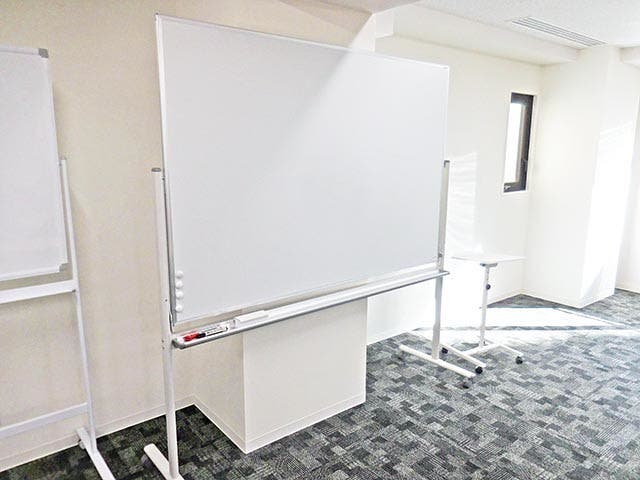 新橋・虎ノ門　65名収容貸し会議室　備品無料！セミナー・研修に！の写真9