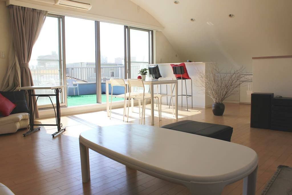 フリースペースのlivingと繋がるおおきなバルコニーの写真23