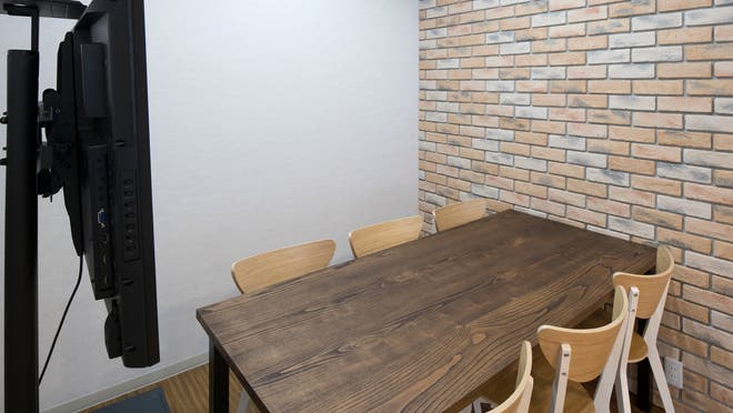 小会議室B|お手頃価格で人気のお部屋!ミーティングや商談に◎カフェ併設の写真1