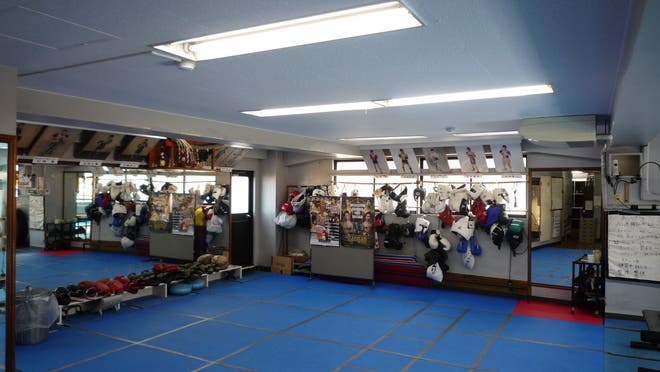 西武新宿線野方駅徒歩1分のボクシングジム 個人・グループトレーニング・ヨガや運動・撮影まで広々50坪、夜間もご利用できます。の写真4