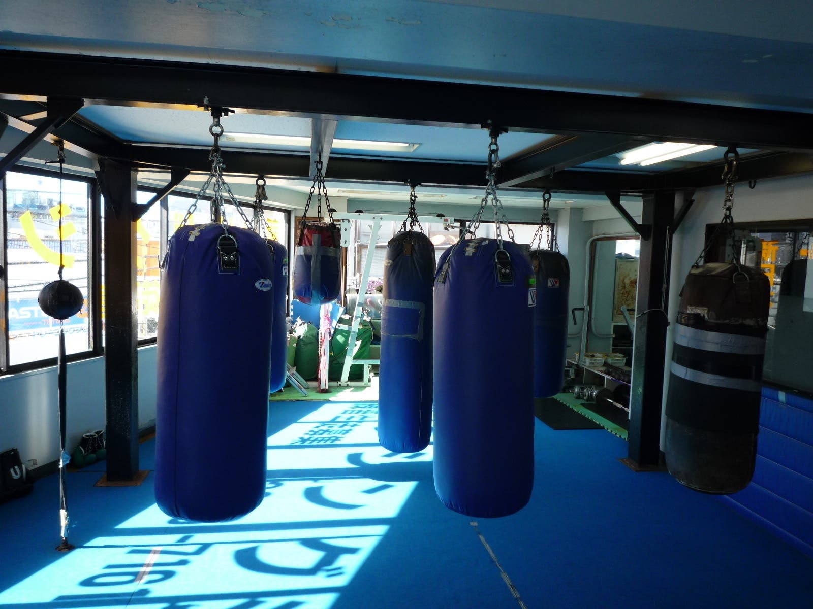 西武新宿線野方駅徒歩1分のボクシングジム　個人・グループトレーニング・ヨガや運動・撮影まで広々50坪、夜間もご利用できます。の写真3