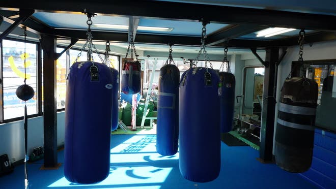 西武新宿線野方駅徒歩1分のボクシングジム 個人・グループトレーニング・ヨガや運動・撮影まで広々50坪、夜間もご利用できます。の写真3