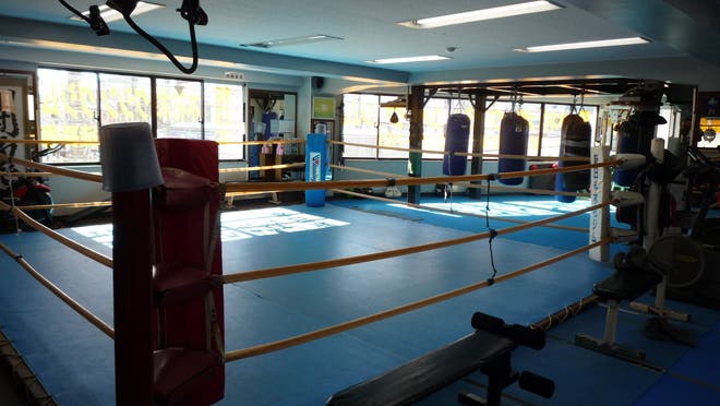 西武新宿線野方駅徒歩1分のボクシングジム 個人・グループトレーニング・ヨガや運動・撮影まで広々50坪、夜間もご利用できます。の写真2