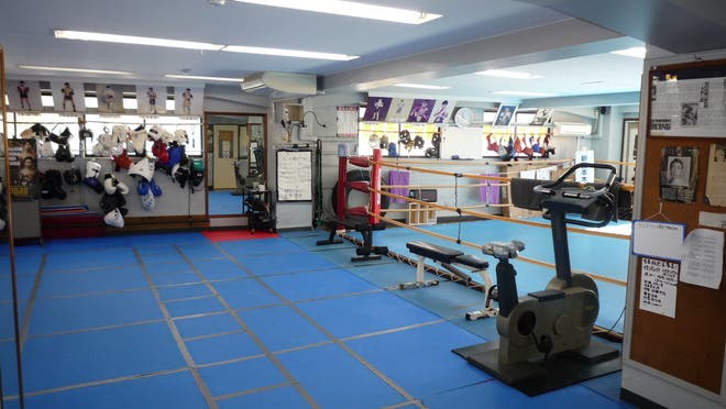 西武新宿線野方駅徒歩1分のボクシングジム 個人・グループトレーニング・ヨガや運動・撮影まで広々50坪、夜間もご利用できます。の写真5