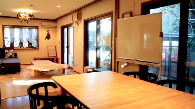 谷根千エリア【広々一軒家リビング〜ダイニング〜キッチン】大手町から電車7分/親睦会/上映会/撮影/ミーティングの写真2
