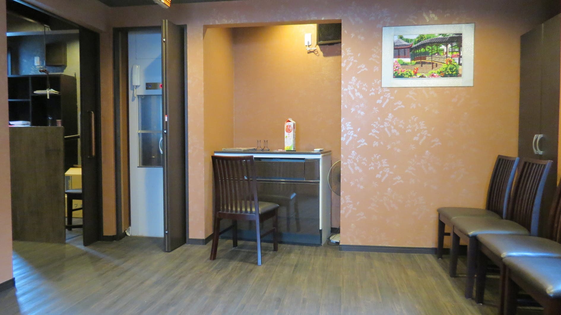 食事会・誕生日会・ママ会・会議、コスプレ撮影などに生かせるスペース、トイレ、収納付きの写真6