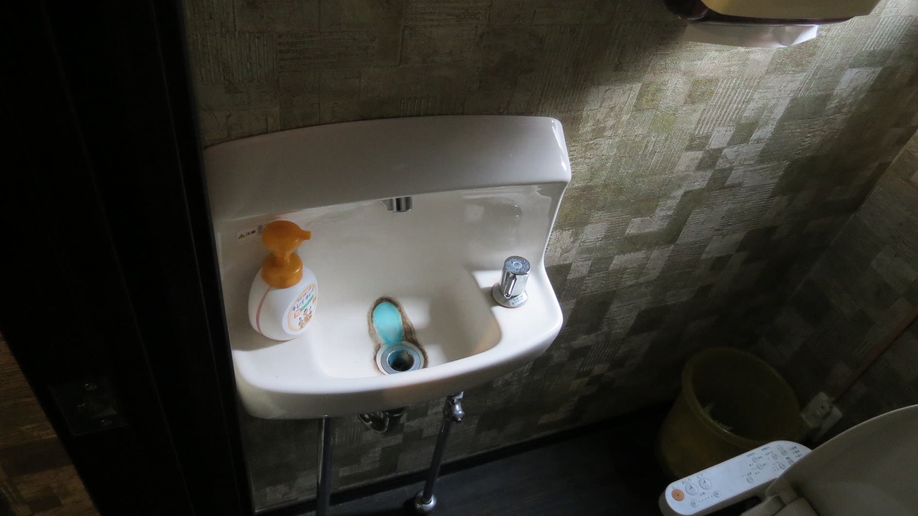 食事会・誕生日会・ママ会・会議、コスプレ撮影などに生かせるスペース、トイレ、収納付きの写真18