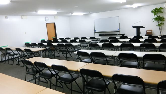 【最大55人】プロジェクター無料♪(地)淀屋橋駅徒歩90秒!ワイヤレスマイク2本WIFI冷蔵庫完備24時間利用可能♪の写真1