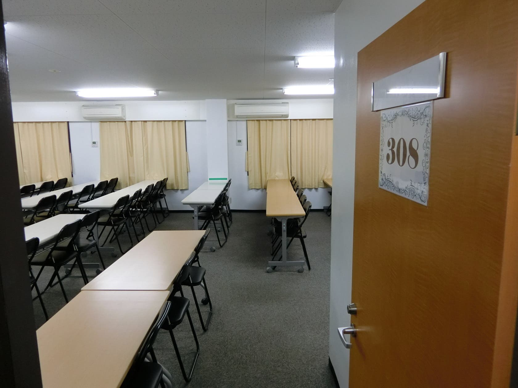 【最大55人】(地)淀屋橋駅徒歩90秒♪コンビニ1分♪Wマイク2本WIFI冷蔵庫完備24時間利用可能♪の写真3