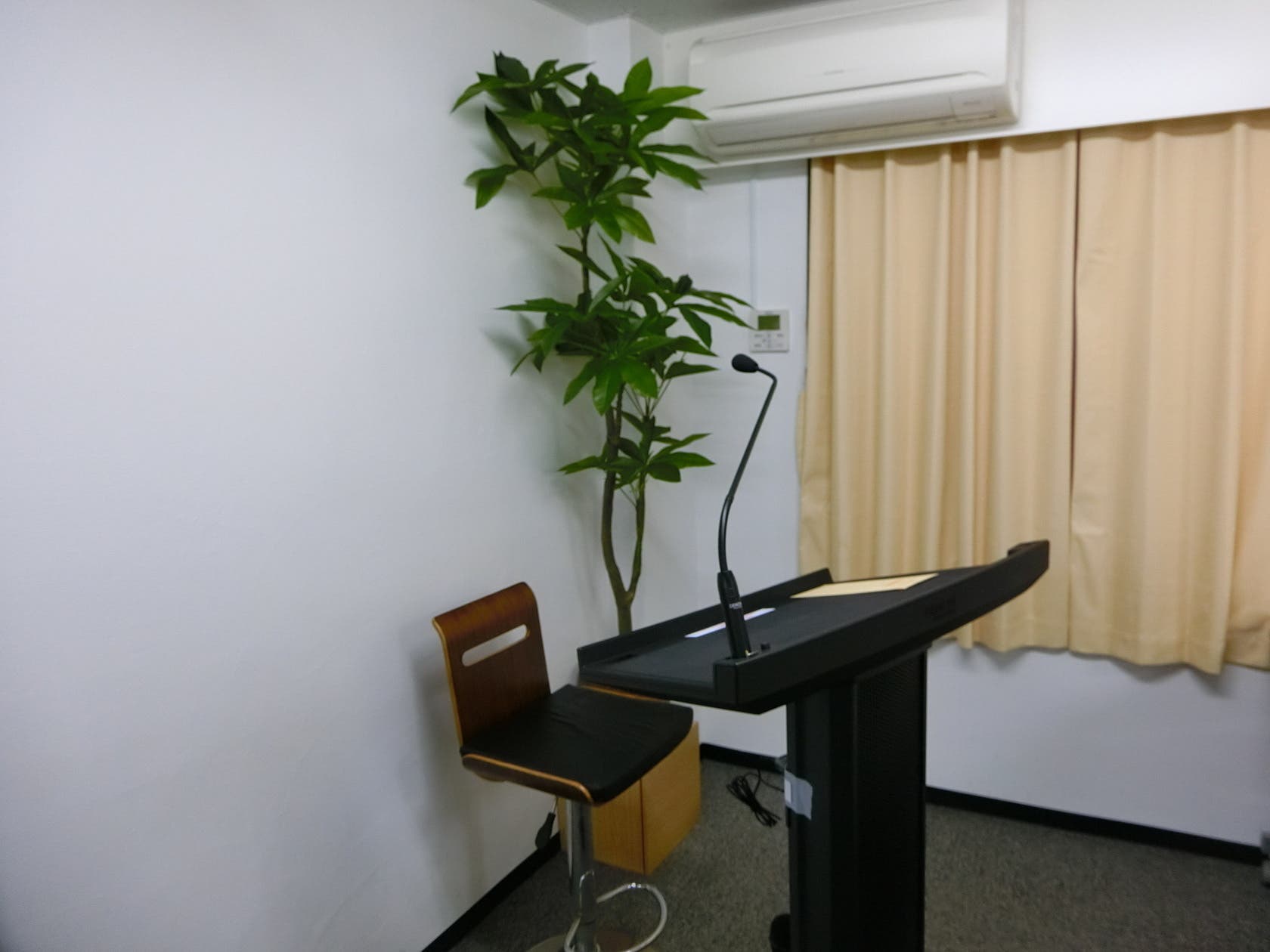 【最大55人】(地)淀屋橋駅徒歩90秒♪コンビニ1分♪Wマイク2本WIFI冷蔵庫完備24時間利用可能♪の写真4