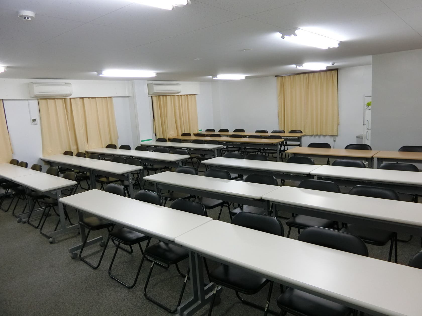 【最大55人】(地)淀屋橋駅徒歩90秒♪コンビニ1分♪Wマイク2本WIFI冷蔵庫完備24時間利用可能♪の写真6