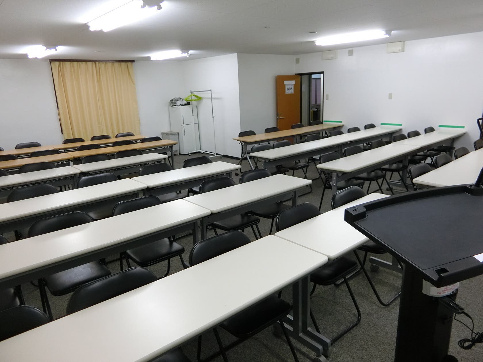 【最大55人】(地)淀屋橋駅徒歩90秒♪コンビニ1分♪Wマイク2本WIFI冷蔵庫完備24時間利用可能♪の写真7