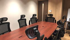 【四ツ谷駅徒歩4分】Wi-Fi・ホワイトボード完備のシンプルな会議室③(最大8人用)!の写真2