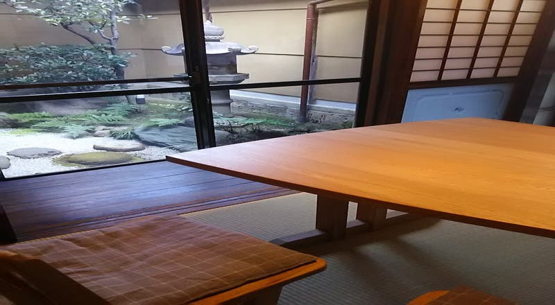 京町家の坪庭が見える可愛い小部屋です！