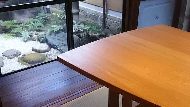 京町家の坪庭が見える可愛い小部屋です!の写真1